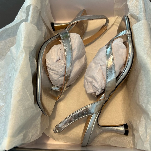 Anthropologie | Shoes | Nib Anthro Silent D Strappy Slingback Kitten ...